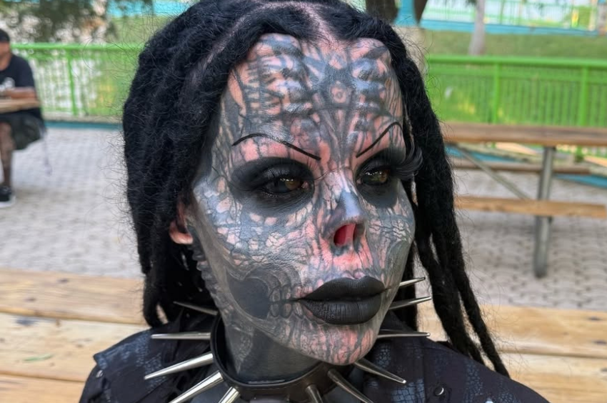 Tattooed Woman Who Keeps Her Nose Inside A Jar Reveals How She Looked ...