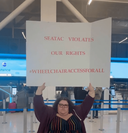 Plus-size Influencer Turns Heads Over Airport Demand - Opposing Views