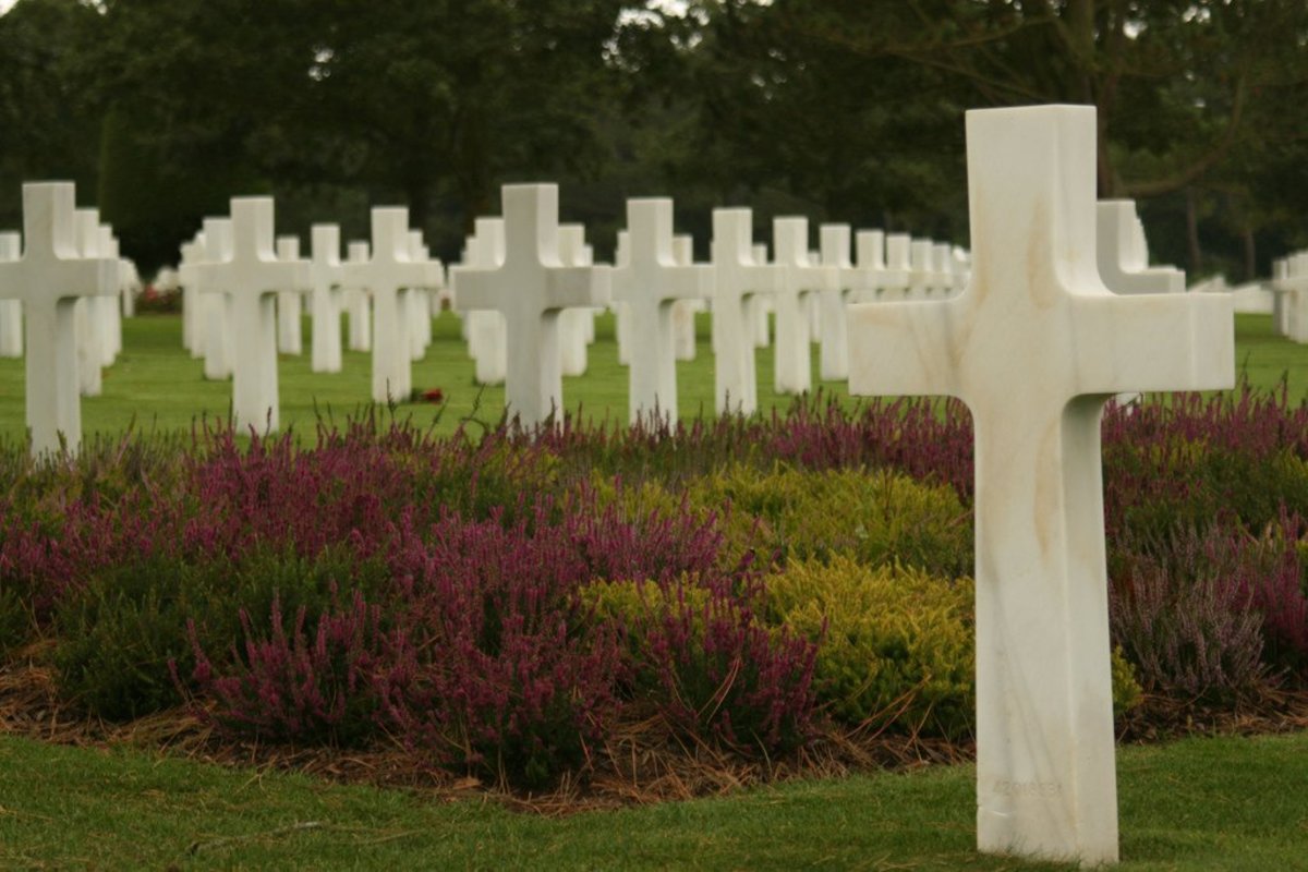 Image Shows Blood Leaking From Back Of Funeral Home (Photo) - Opposing ...