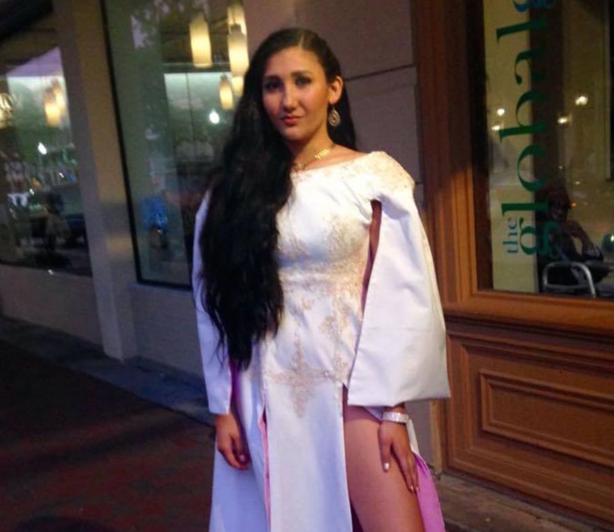 Alabama Teen Forced To Leave Prom For Dress Deemed Too Provocative Photos Opposing Views