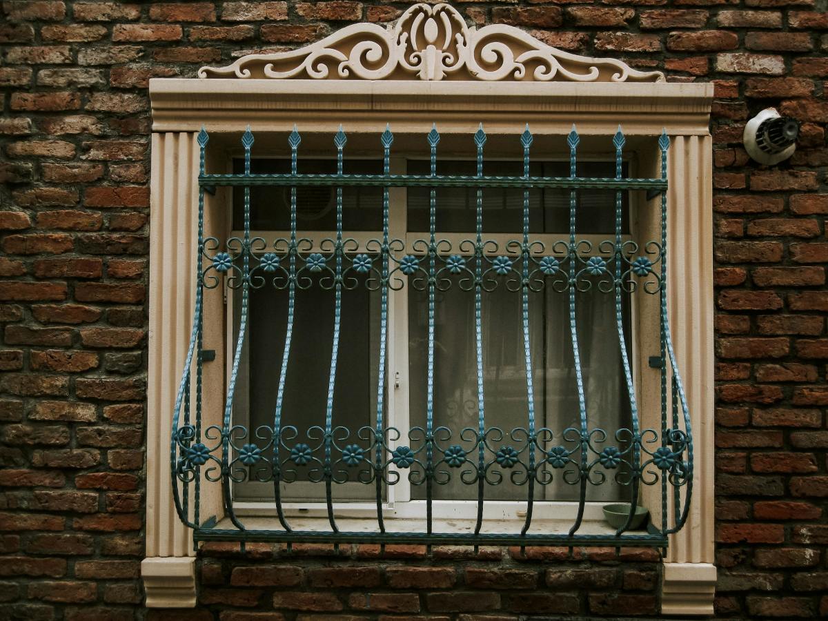 Here's Why Some Window Bars Curve At The Bottom - Opposing Views