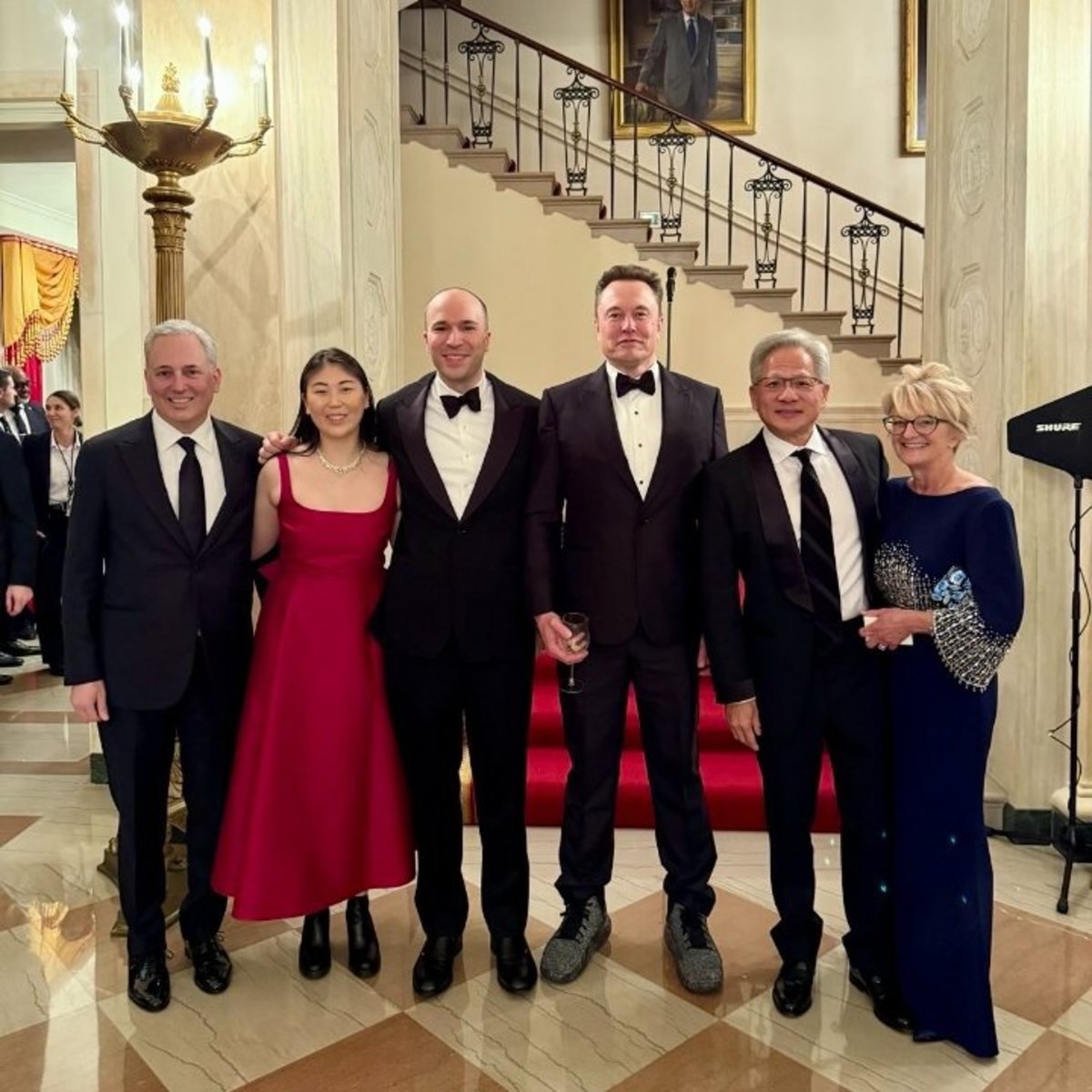 Photo Of Elon Musk At White House Turns Heads After People Spot Small ...