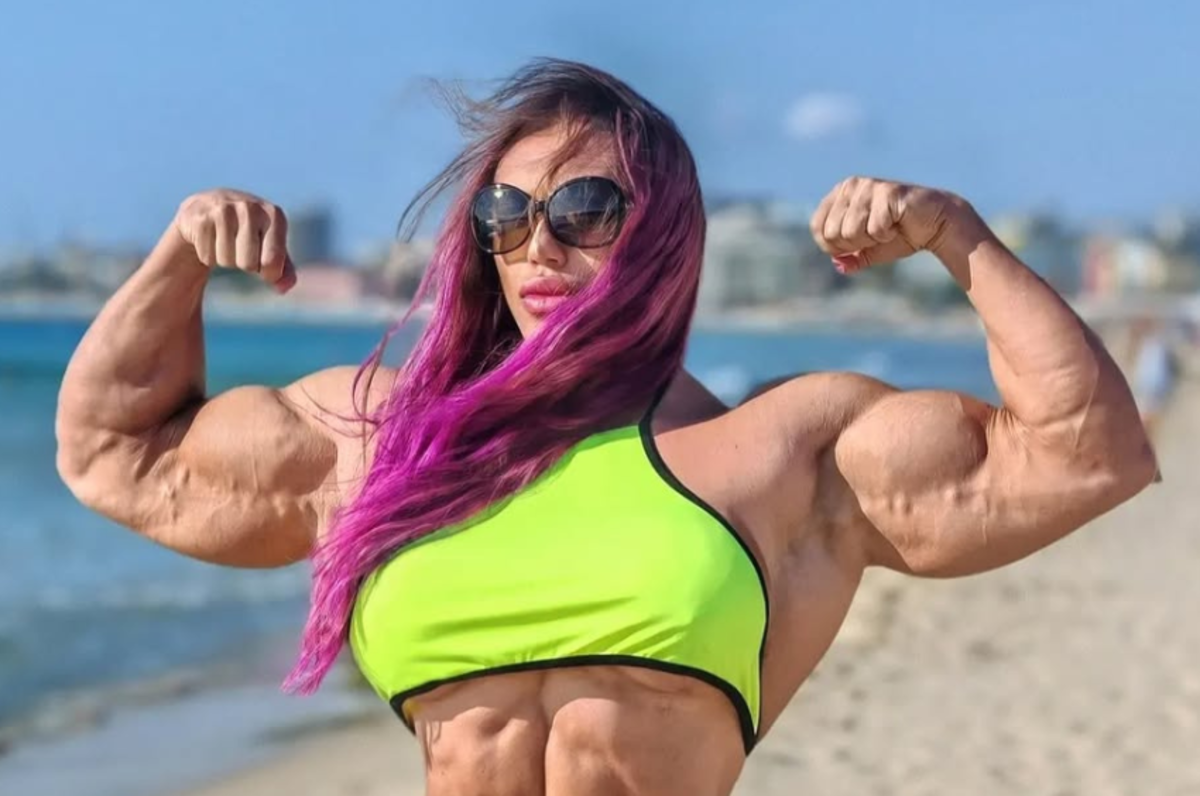 Female Bodybuilder Turns Heads After Sharing 'Jaw Dropping' Photo Of ...