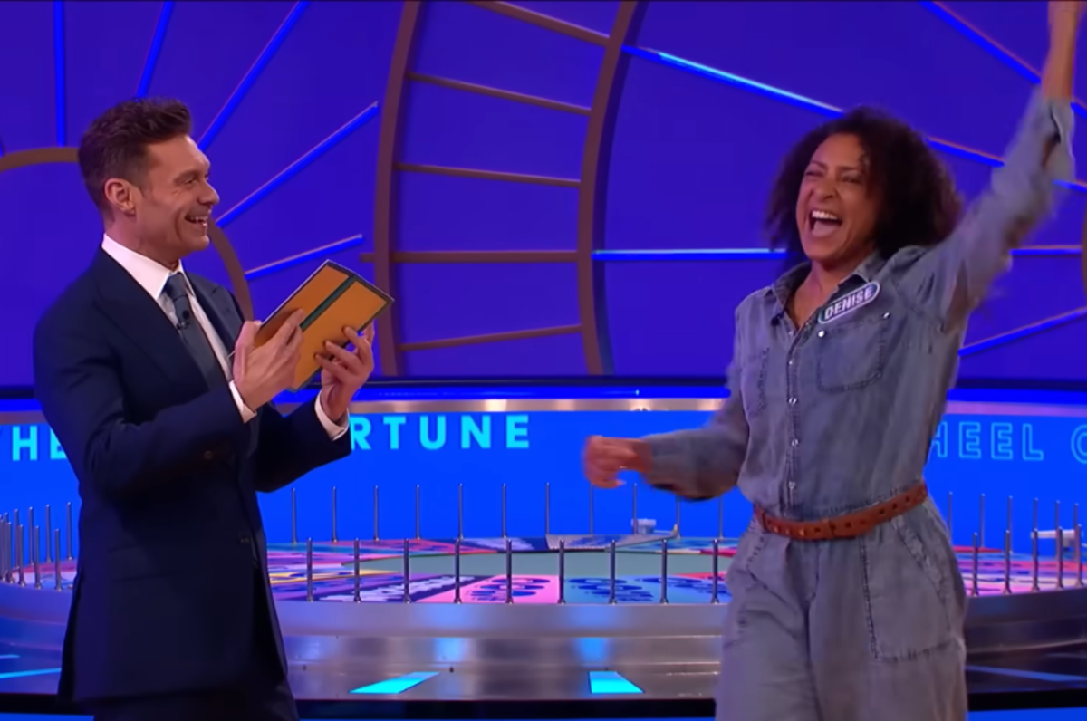 Wheel of Fortune' Puzzle Turns Heads After Fans Complain It's 'Too Easy' - Opposing Views