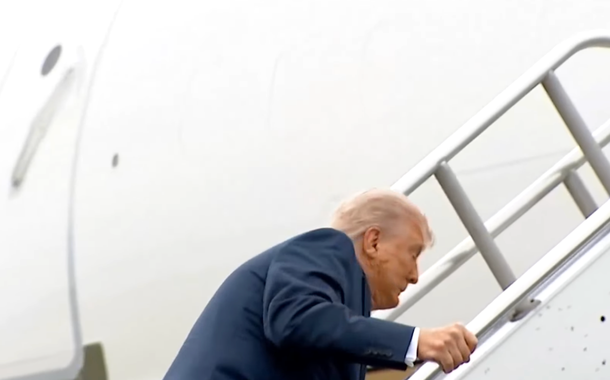 Here's Why This Video Of Trump Boarding Air Force One Is Doing The ...