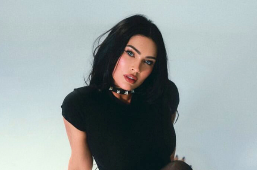 This 'Risque' Photo Of Megan Fox Is Turning Heads, Zoom Out And You'll ...